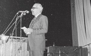 Η ιστορία του Φεστιβάλ ΚΝΕ-Οδηγητή μέσα από τις αφίσες του και ...