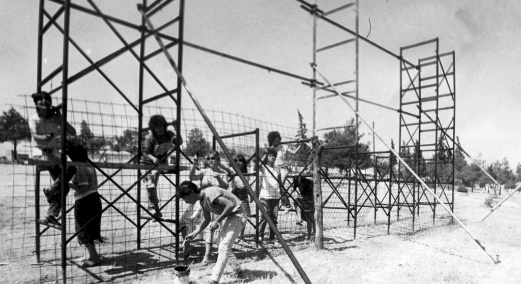 Η ιστορία του Φεστιβάλ ΚΝΕ-Οδηγητή μέσα από τις αφίσες του και ...