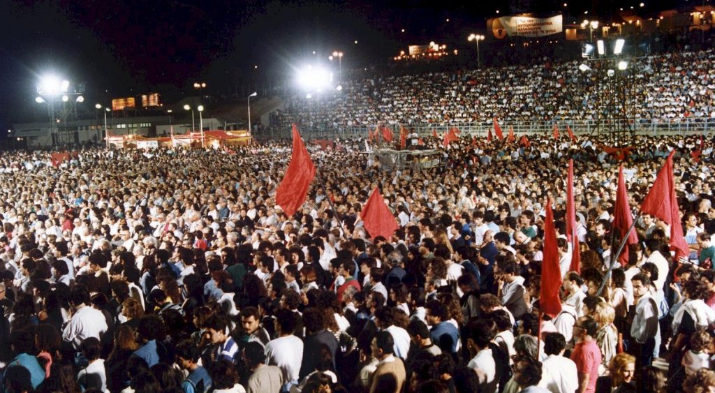 Η ιστορία του Φεστιβάλ ΚΝΕ-Οδηγητή μέσα από τις αφίσες του και ...