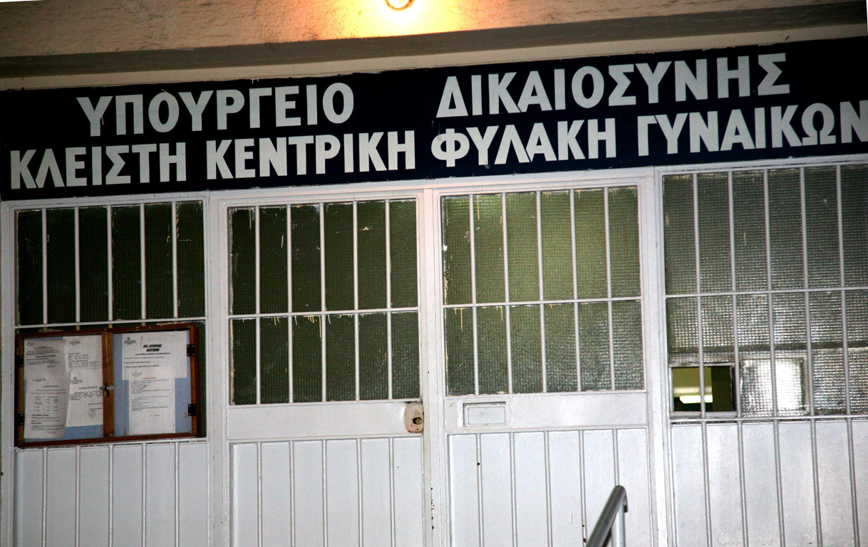 Στο Ιράν έχουν αποφυλακιστεί πάνω από 50.000 κρατούμενοι. Τι περιμένουν ...