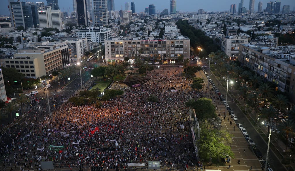 "Δεν μπορούμε να αναπνεύσουμε από το 1948" - Μεγάλη διαδήλωση στο Τελ ...