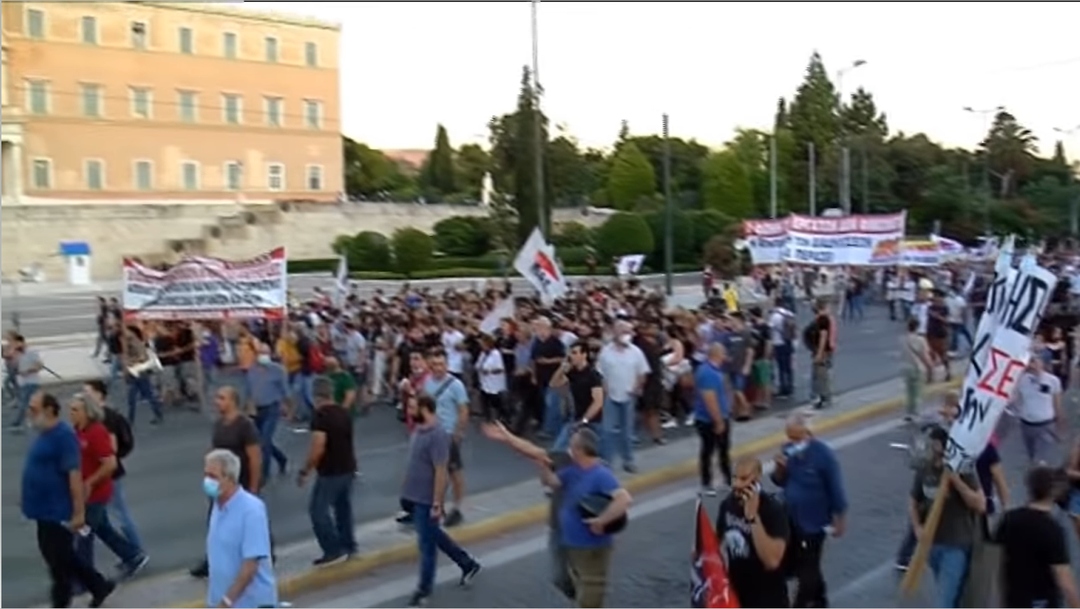 "Το ΠΑΜΕ μας την έπεσε..." και άλλες ιστορίες για τηλεκανίβαλους - Κατιούσα
