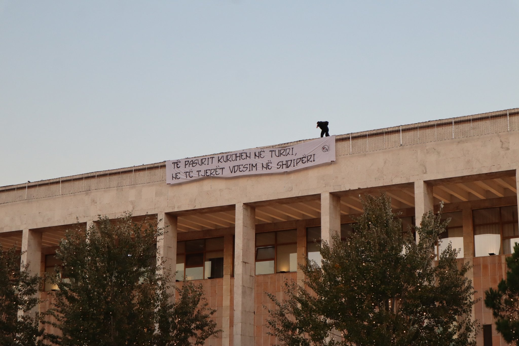 Αλβανία: "Οι πλούσιοι θεραπεύονται στην Τουρκία και οι υπόλοιποι ...