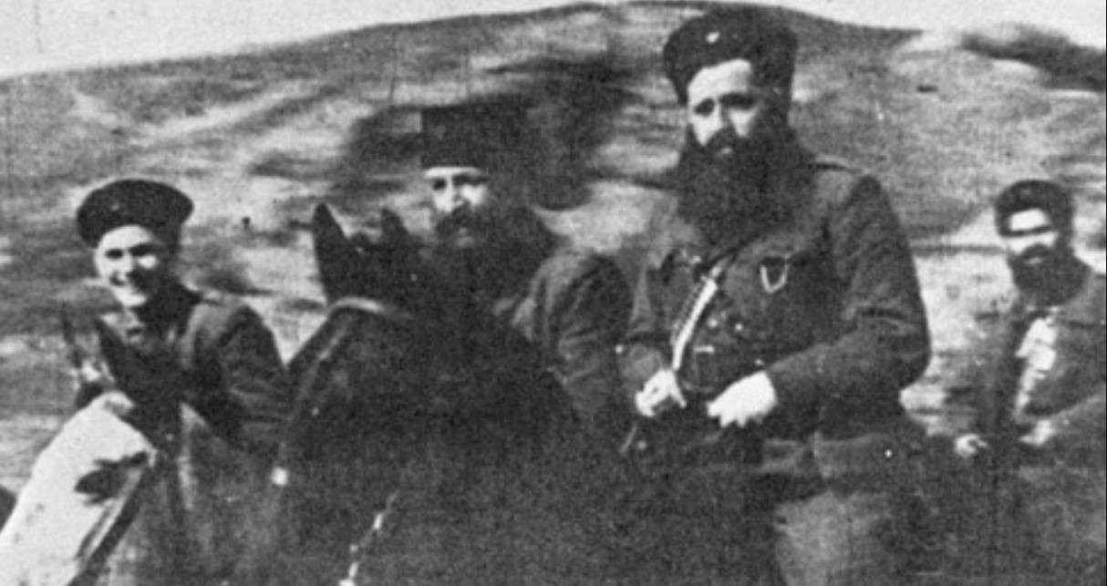 «Υπόσχομαι να δοξάσω και να τιμήσω το όπλο που κρατώ…» - Ο Άρης ...