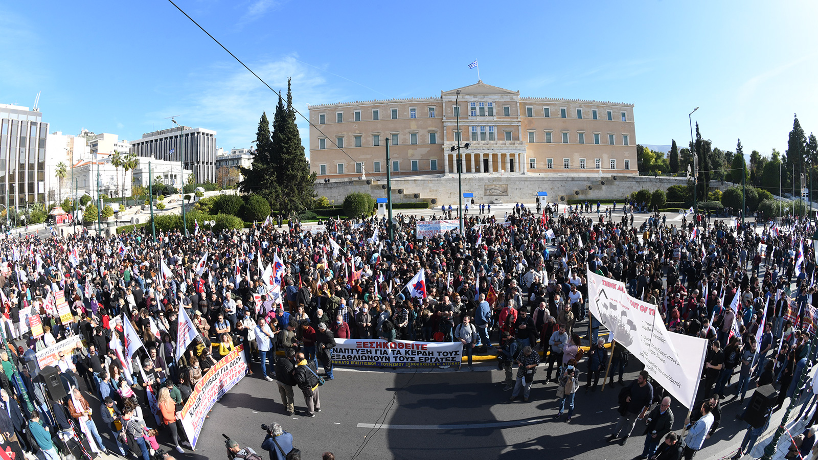Μαζική απάντηση στον βάρβαρο προϋπολογισμό - Κλιμάκωση του αγώνα για ...