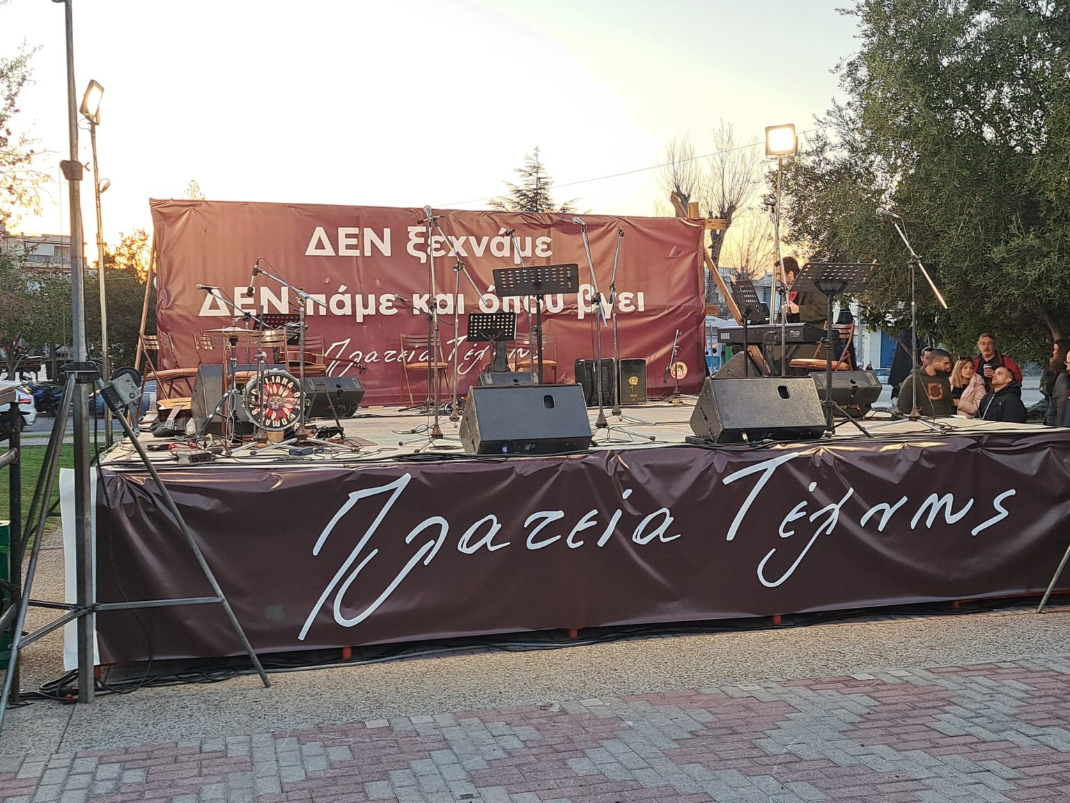 Κι εκείνος που σωπαίνει, θα χαθεί... - Η πιο ωραία πλατεία της πόλης ...