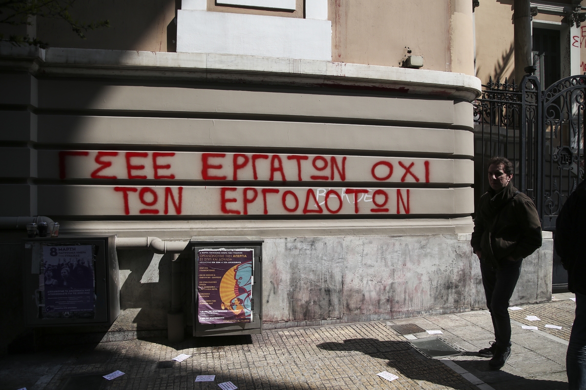 «Μα καλά, δεν ξέρει ο Πρόεδρος ότι εδώ και 3 χρόνια ο Γλέζος δεν είναι ...