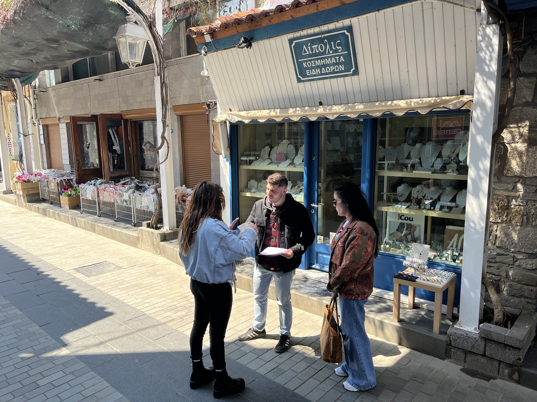 Περιοδεία του υποψήφιου βουλευτή του ΚΚΕ Σπύρου Πλάντζου στη Μύρινα ...