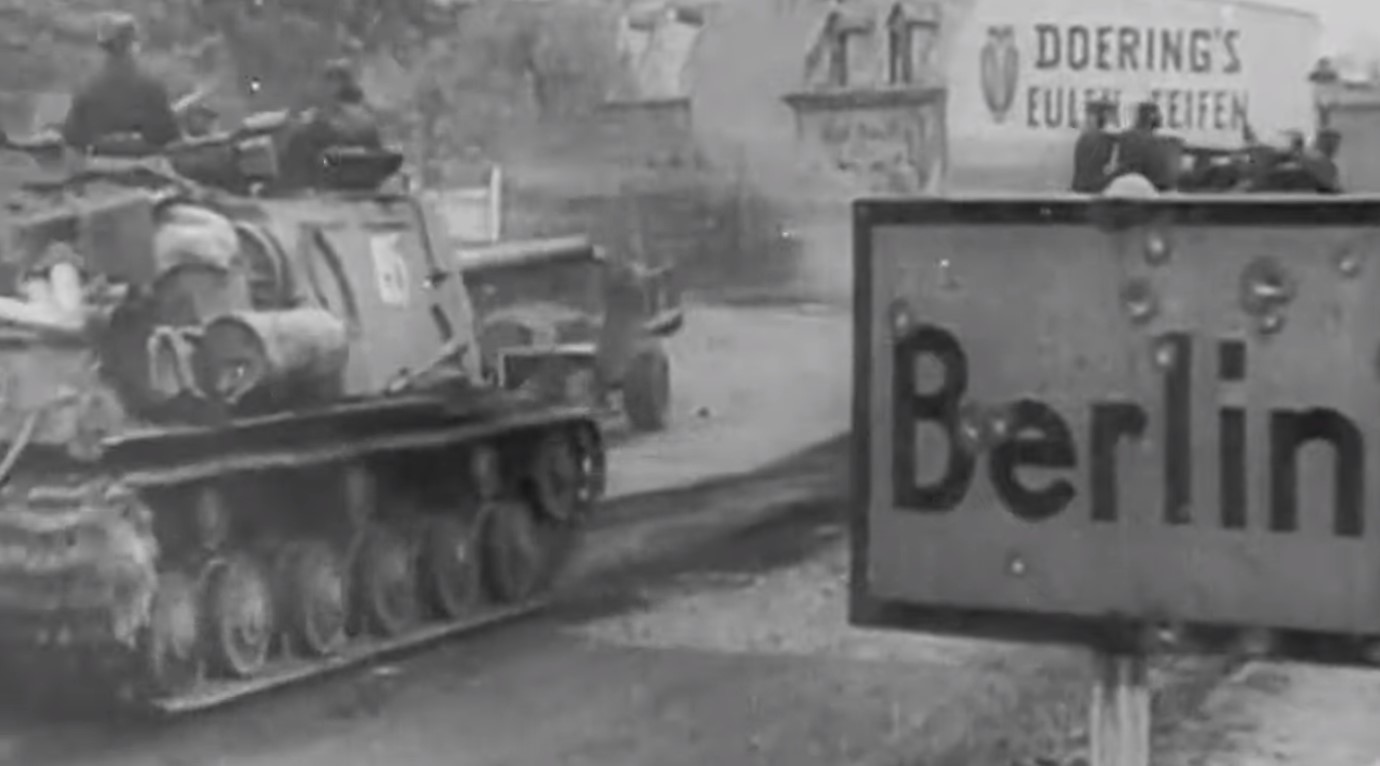 9 ΜΑΗ 1945: Πάντα στην καρδιά των λαών. Πάντα στο στόχαστρο των αστών ...