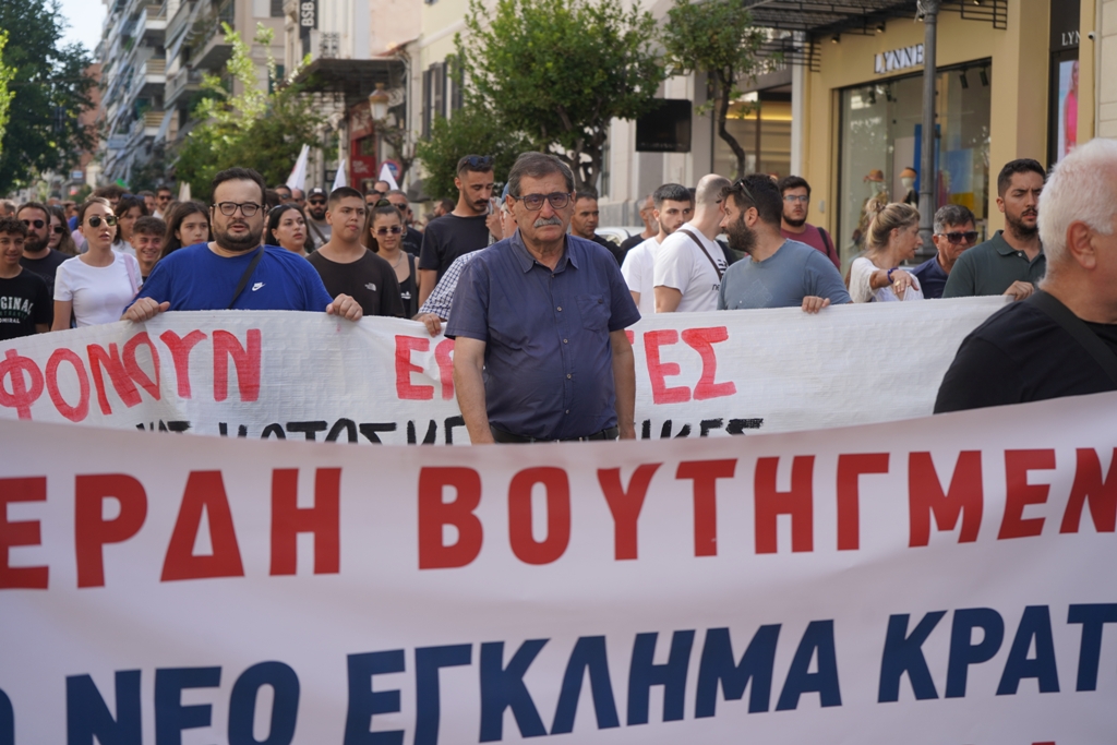 Μπροστάρηδες Πελετίδης και Δημ. Αρχή Πάτρας στην απεργιακή συγκέντρωση ...