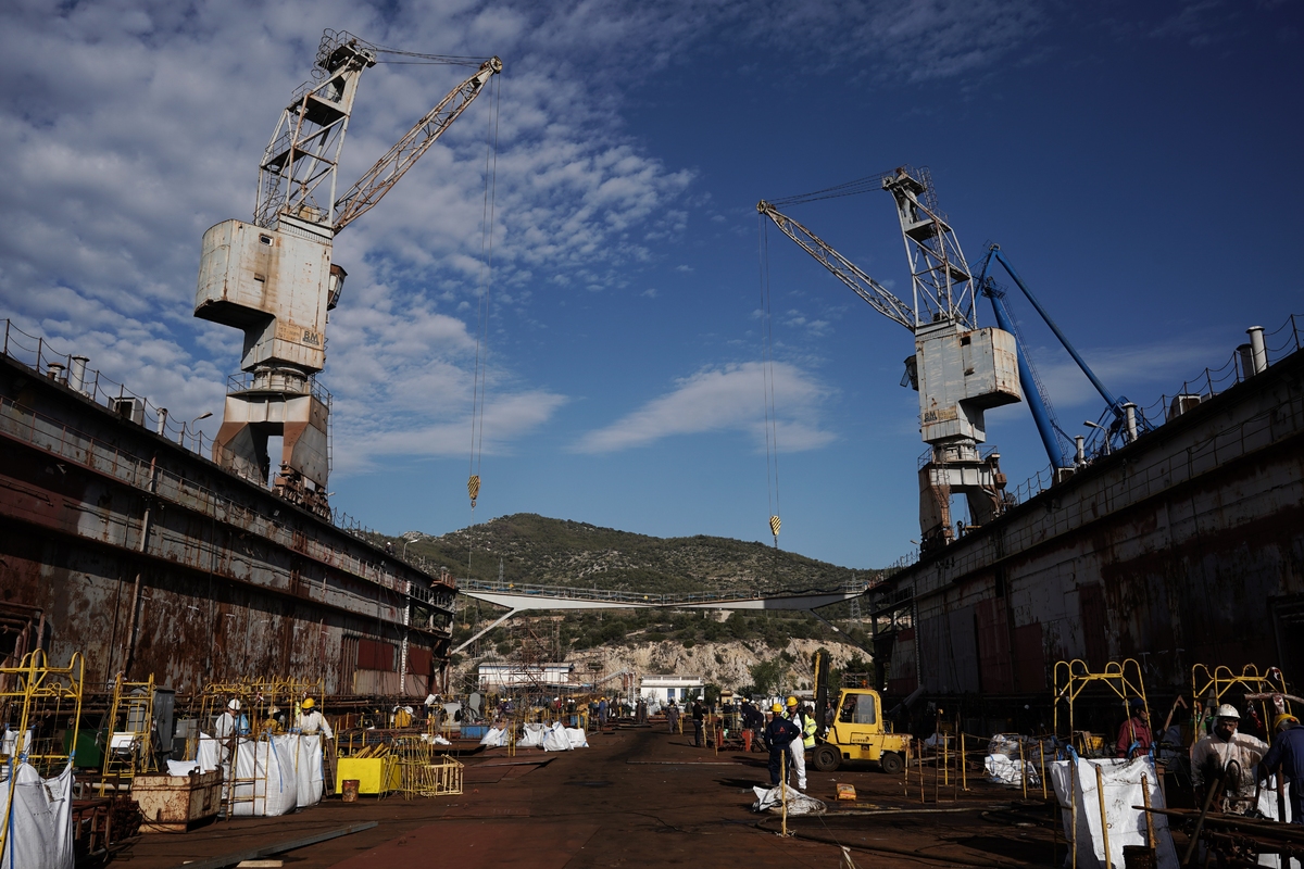 Νέο εργοδοτικό έγκλημα στα Ναυπηγεία Ελευσίνας: Εργάτης άφησε την ...