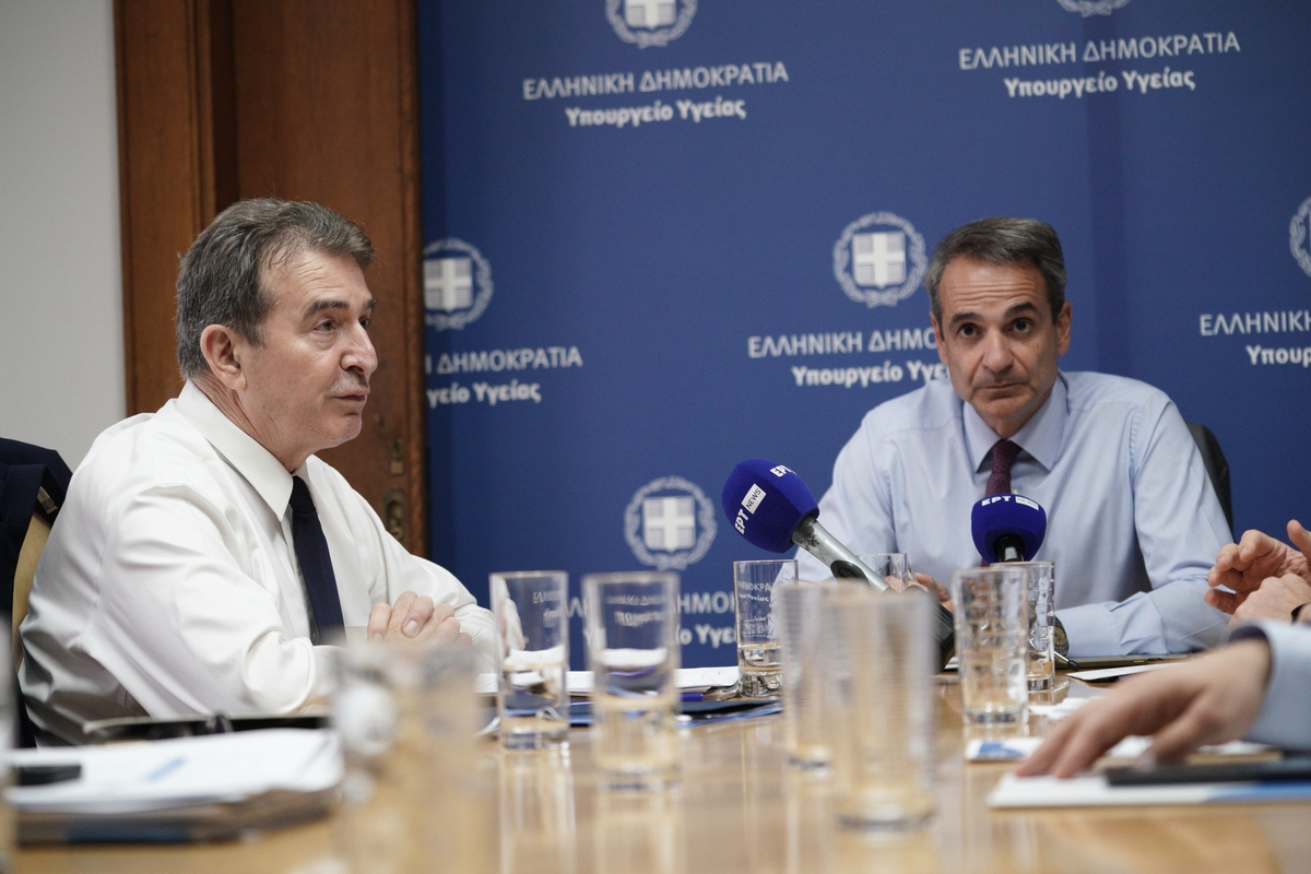 Μπαλώματα στο ΕΚΑΒ με αξιοποίηση Στρατού και Πυροσβεστικής - ΚΚΕ: Καμία ...